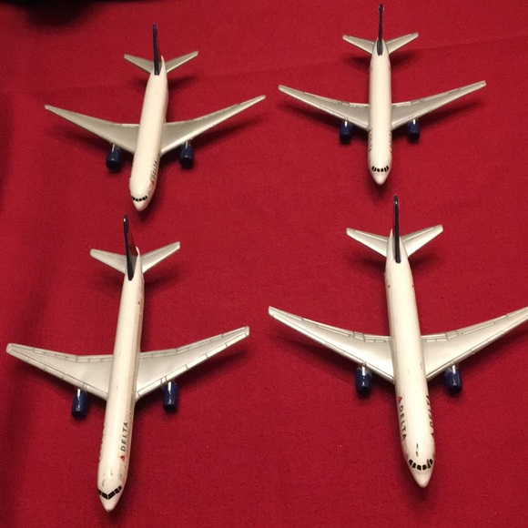Toys | 4 Delta Toy Airplanes | Poshmark